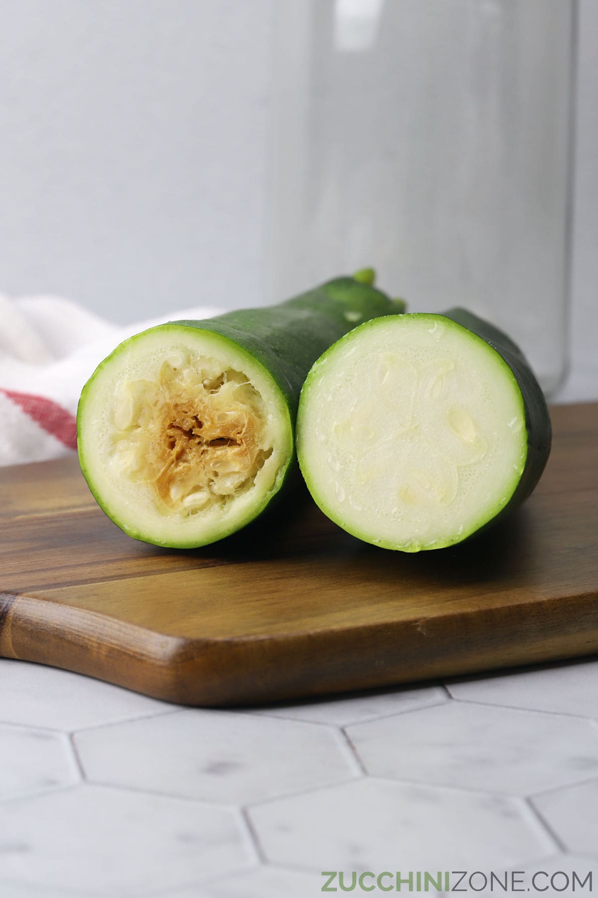 What to Look for Inside a Zucchini - GreenThumbsGuide