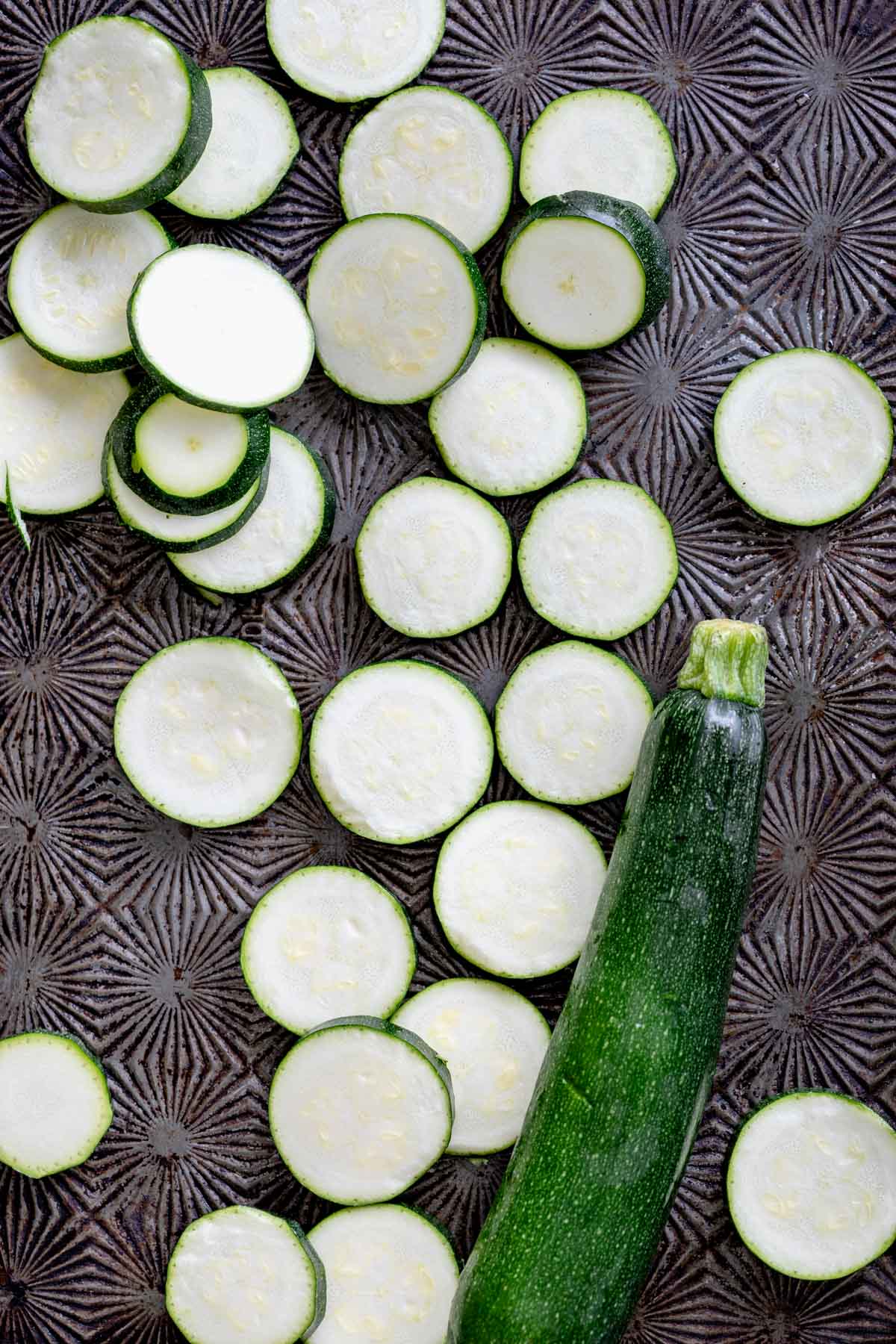 What to Look for Inside a Zucchini - GreenThumbsGuide